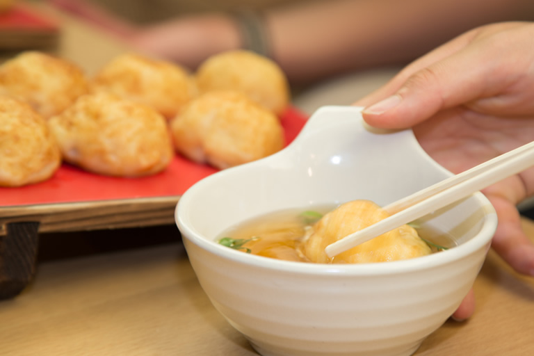 Two Straits Blessed with Abundant Gifts of the Sea | Features | AMAZING ...